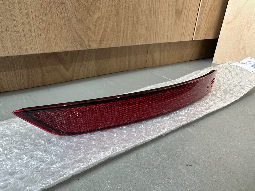 VOLKSWAGEN GOLF REFLECTOR RH, Car Accessories, Accessories on Carousell