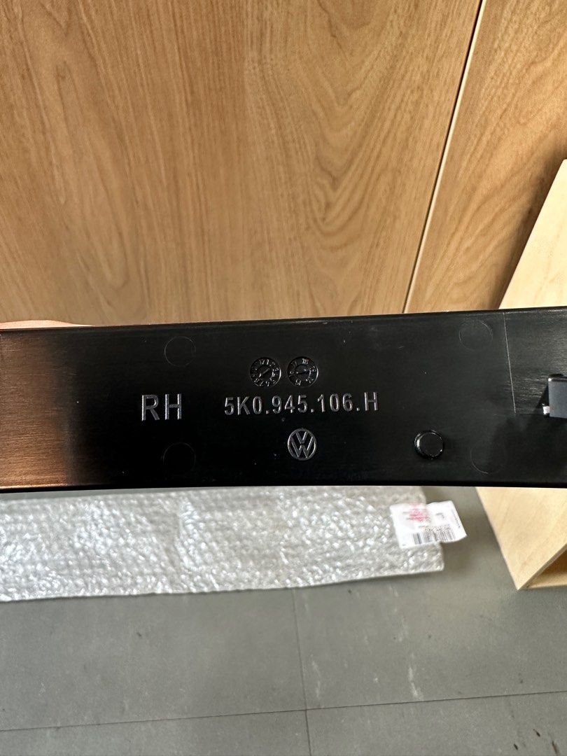 VOLKSWAGEN GOLF REFLECTOR RH, Car Accessories, Accessories on Carousell