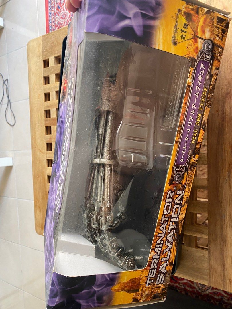 2009 Terminator Salvation Endoskeleton T-800 arm Prop Replica ...