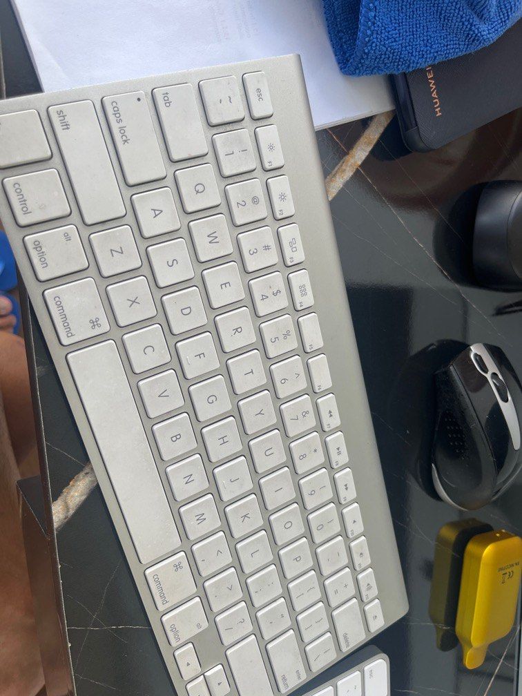 Apple a1314 keyboard on Carousell