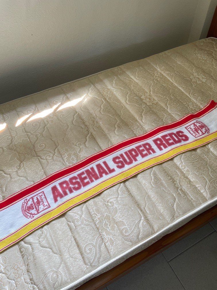 Arsenal scarve, Men's Fashion, Watches & Accessories, Scarves on Carousell