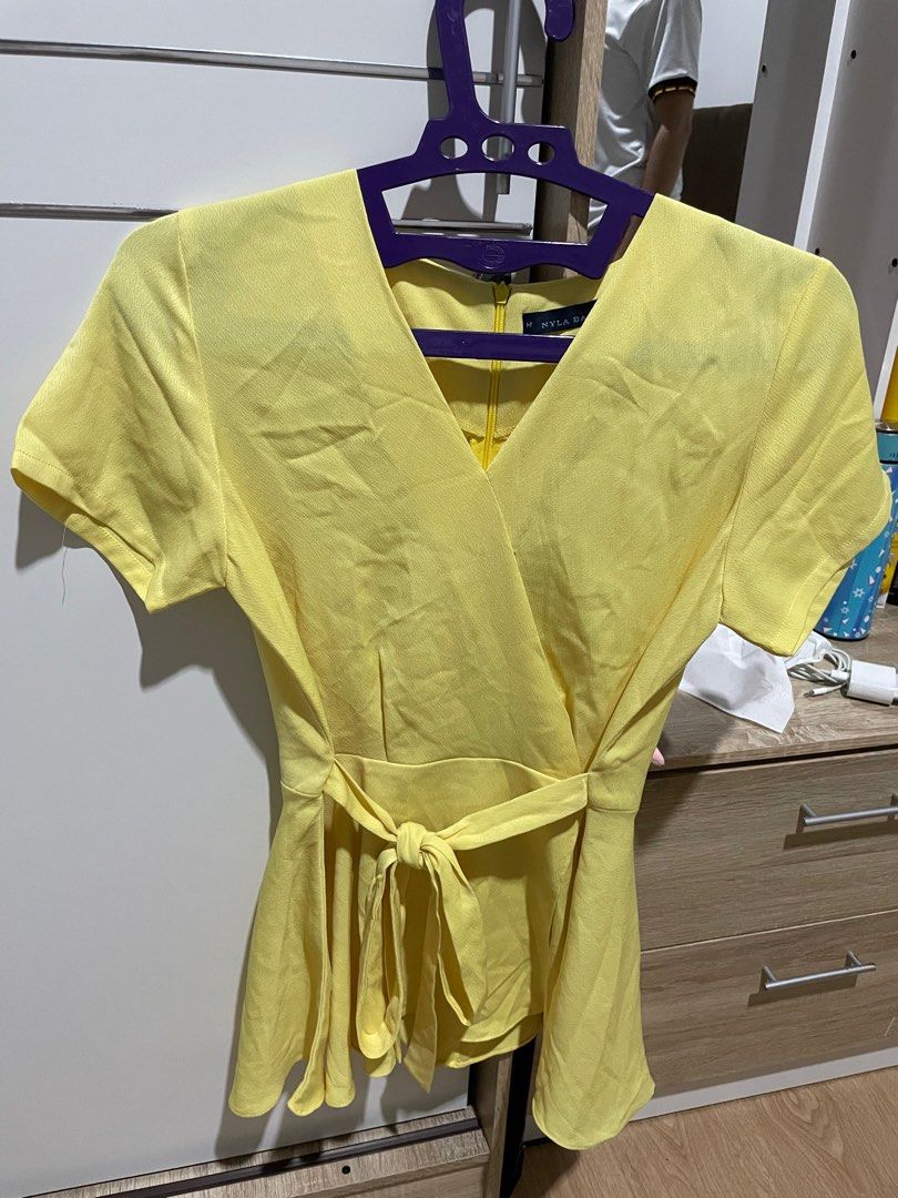 Atasan cantik Nyla Basic Original, Fesyen Wanita, Pakaian Wanita, Atasan di Carousell