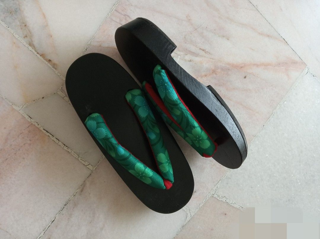 China Clogs中国制木屐 terompah, Women's Fashion, Footwear, Flipflops and ...