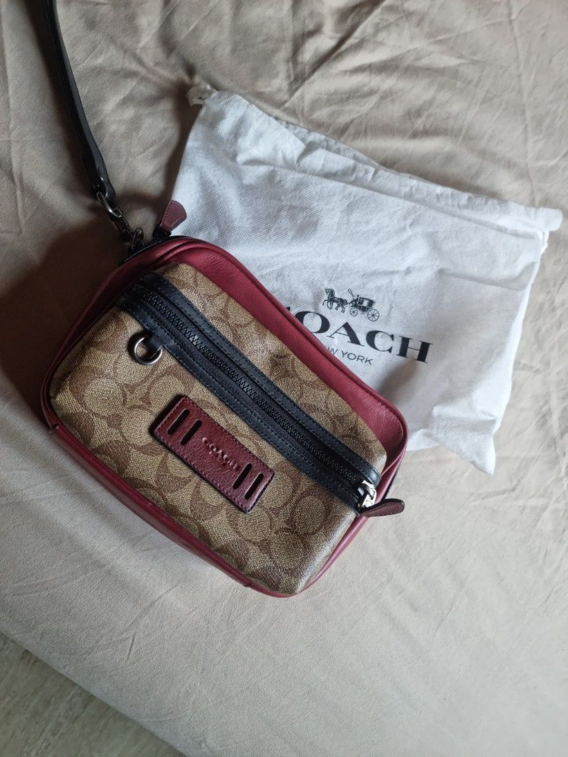 Coach Wash Bag, Luxury, Bags & Wallets on Carousell
