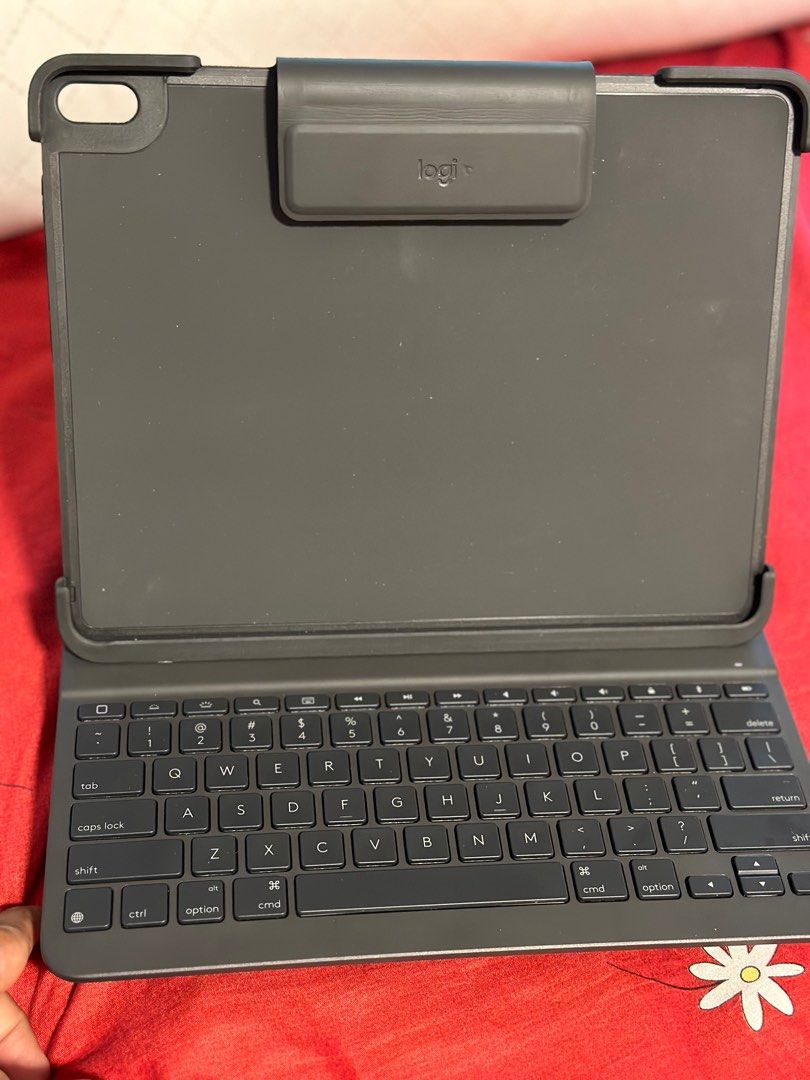 iPad 12.9 pro Logitech Smart Keyboard, Mobile Phones & Gadgets, Tablets ...