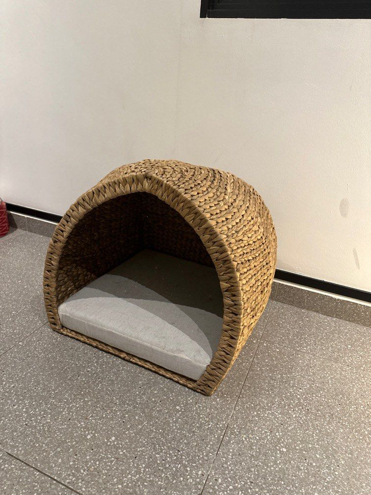 Island Living Pyramid Cat Bed, Pet Supplies, Homes & Other Pet ...
