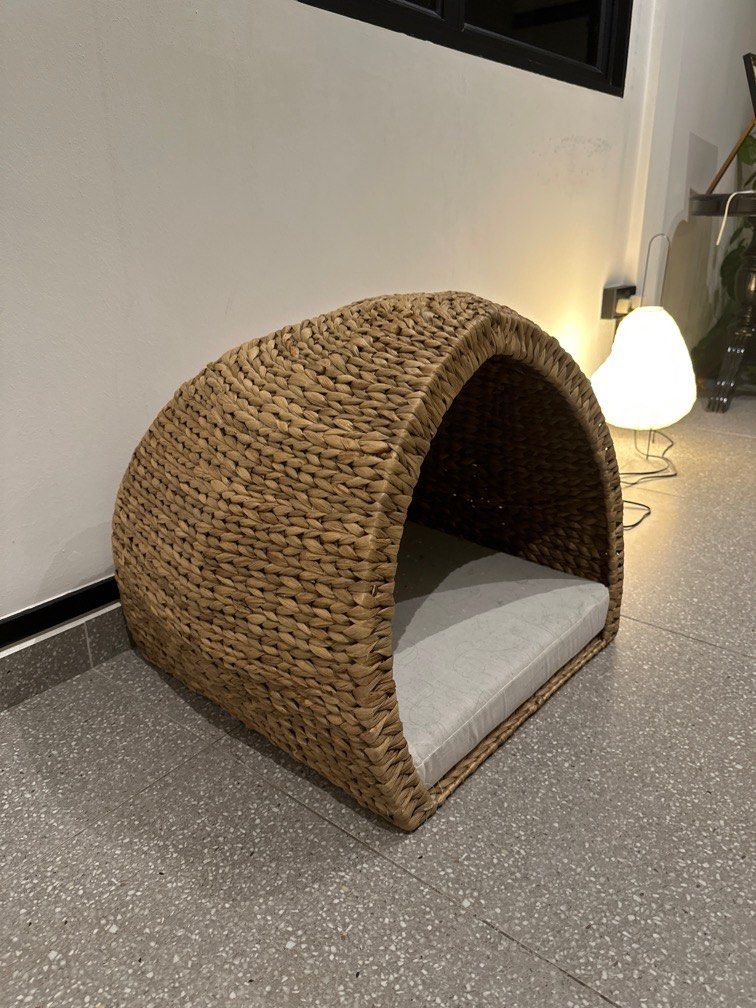 Island Living Pyramid Cat Bed, Pet Supplies, Homes & Other Pet ...