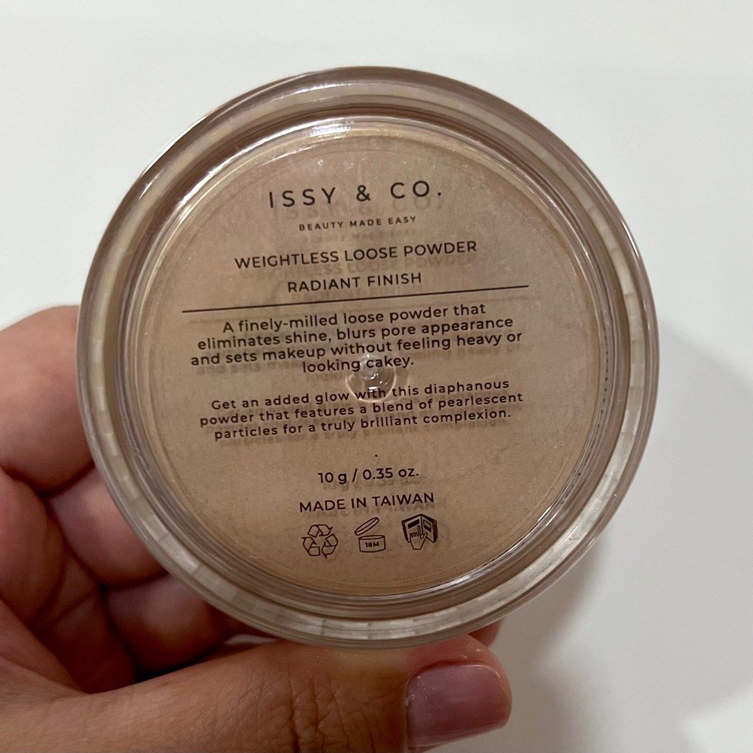 Issy & Co Weightless Loose Powder in Radiant Finish on Carousell