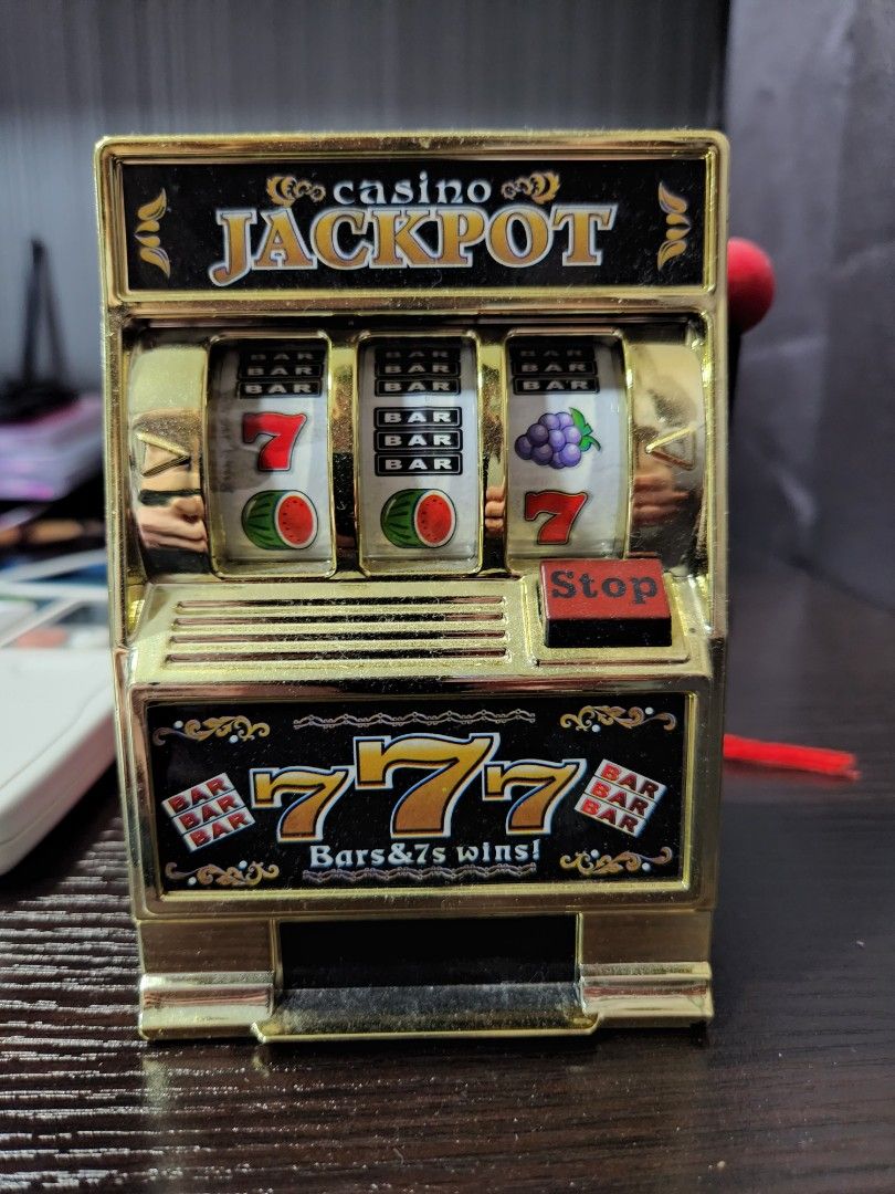 Jackpot (Coin saving), Hobbies & Toys, Toys & Games on Carousell