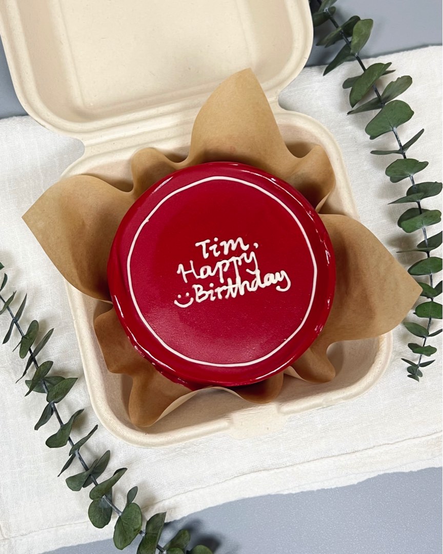 Korean Red Minimalist Bento Cake, Food & Drinks, Homemade Bakes on ...