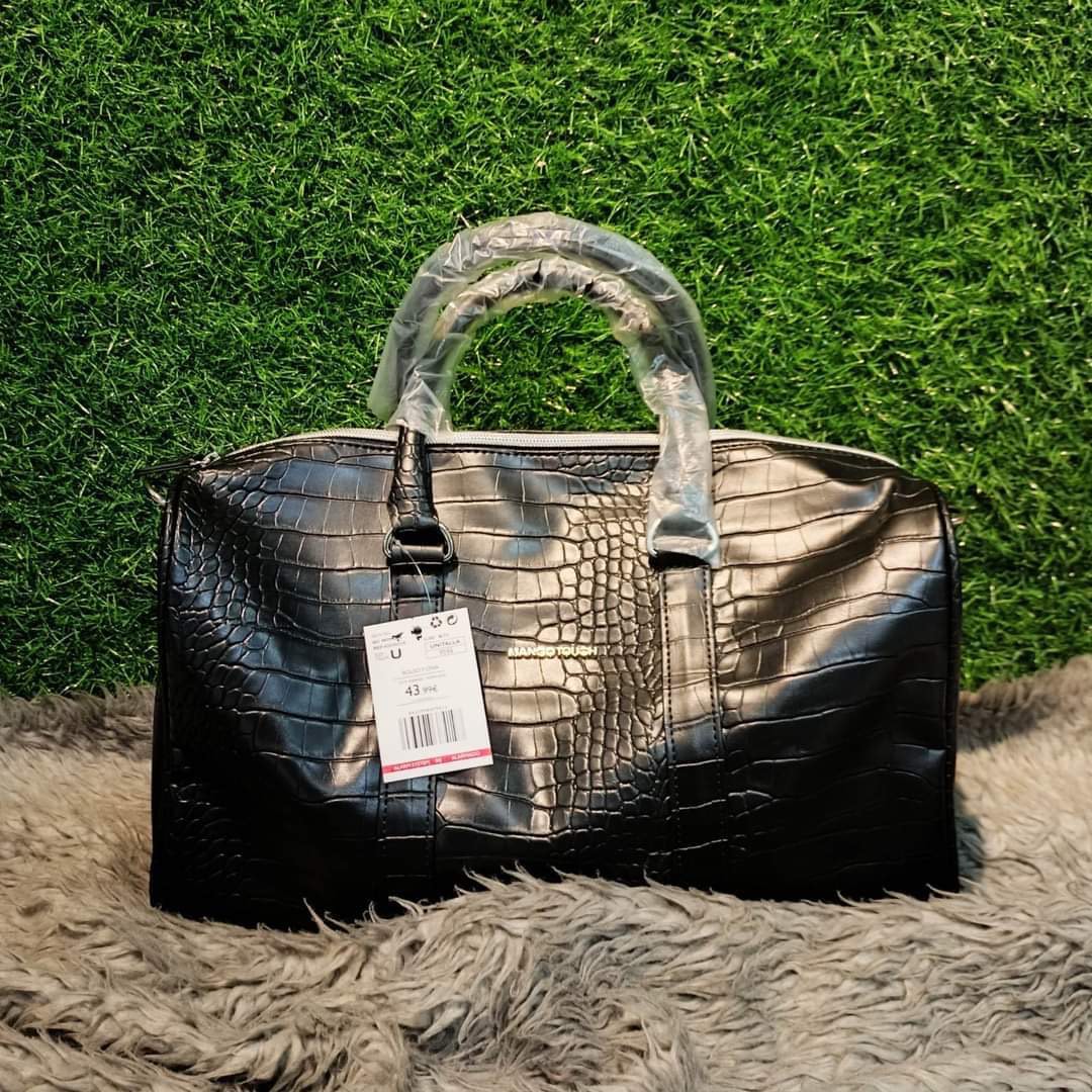 MALL PULL OUT - MANGO on Carousell