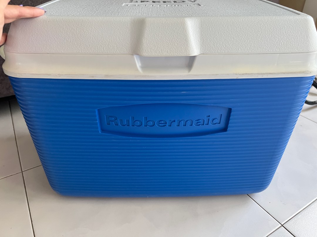 Rubbermaid cooler box / ice box, Furniture & Home Living, Kitchenware ...