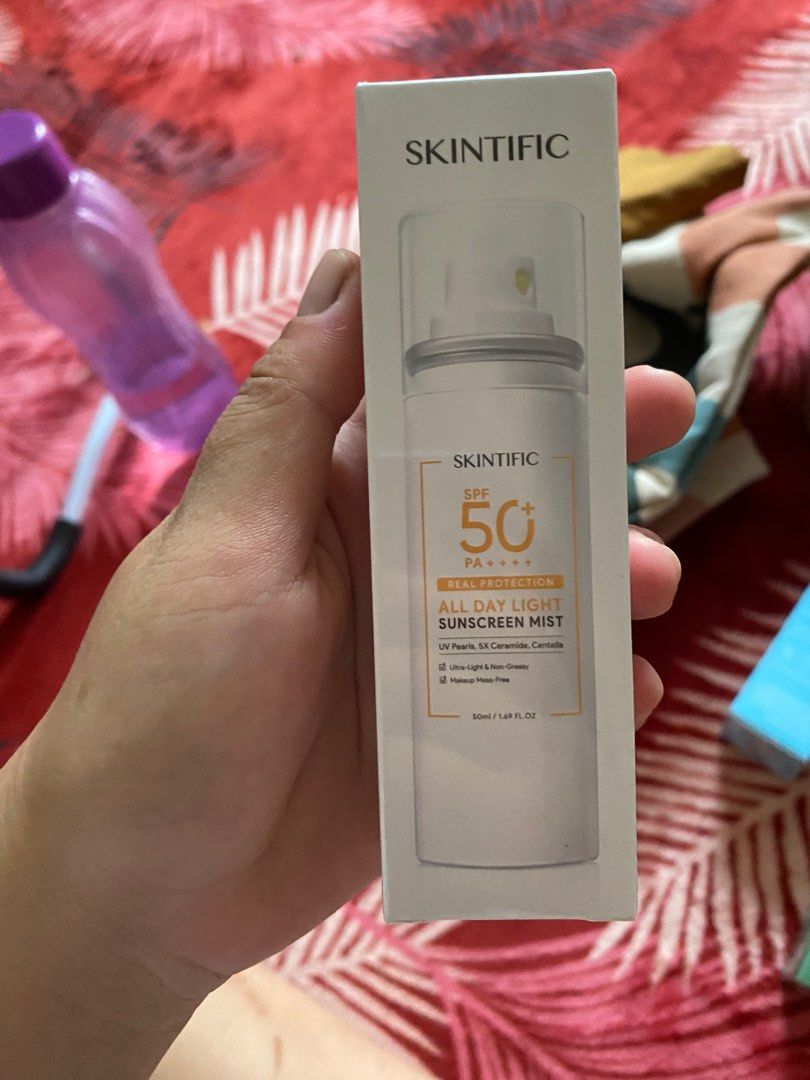 Skintific sunscreen all day light, Kesehatan & Kecantikan, Kulit, Sabun ...