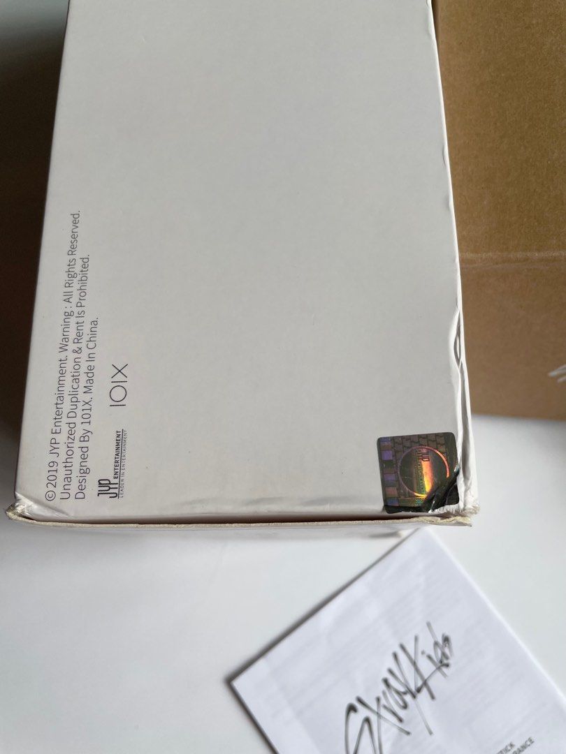 STRAY KIDS LIGHTSTICK (JYP LIGHT STICK), Hobbies & Toys, Memorabilia ...