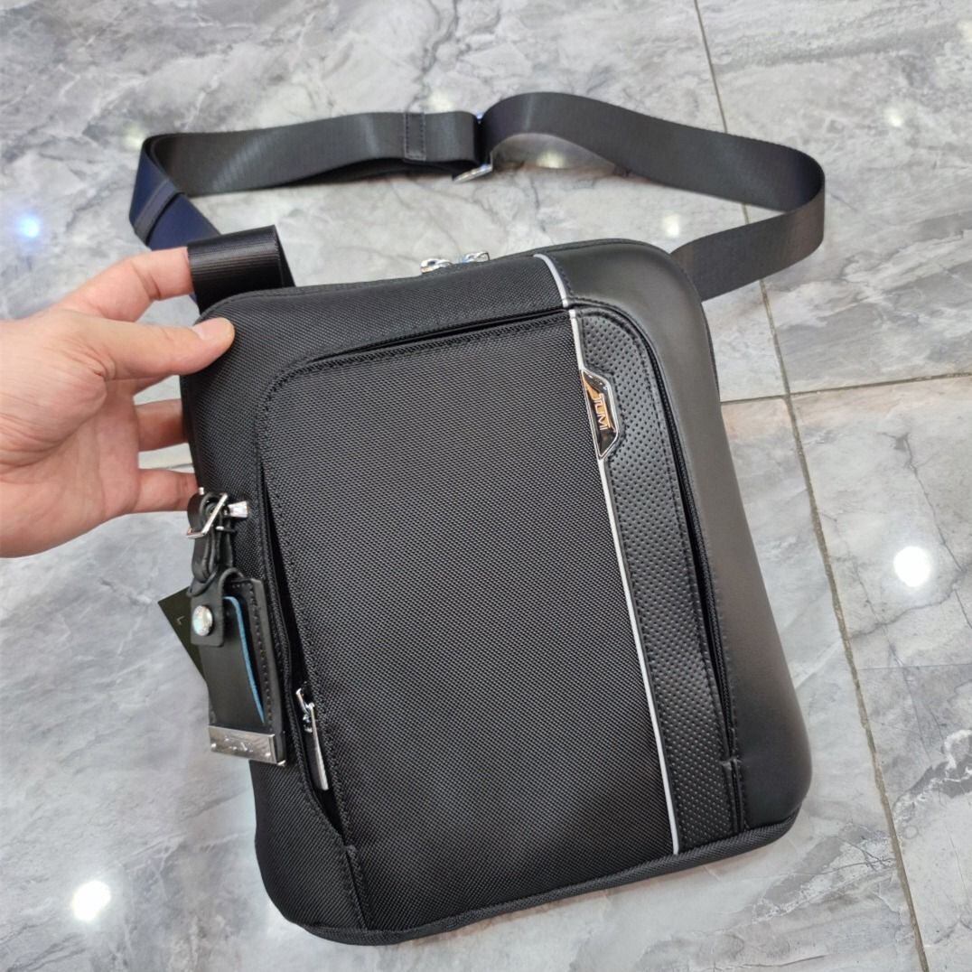 男生包包 都市通勤休閒斜背包 男士背包 TUMI背包 Arrivé系列25503030小方包 Olten郵差包 商務旅行包 多隔層側背包, 他的時尚, 包包與錢包, 背包在旋轉拍賣