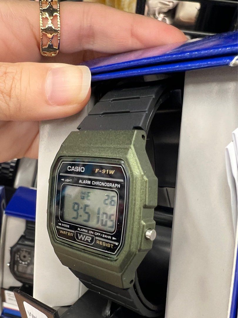 Casio watch f-91w green and black, 名牌, 手錶 - Carousell