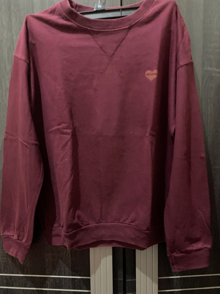 crew neck Nevada, Fesyen Wanita, Pakaian Wanita, Atasan di Carousell