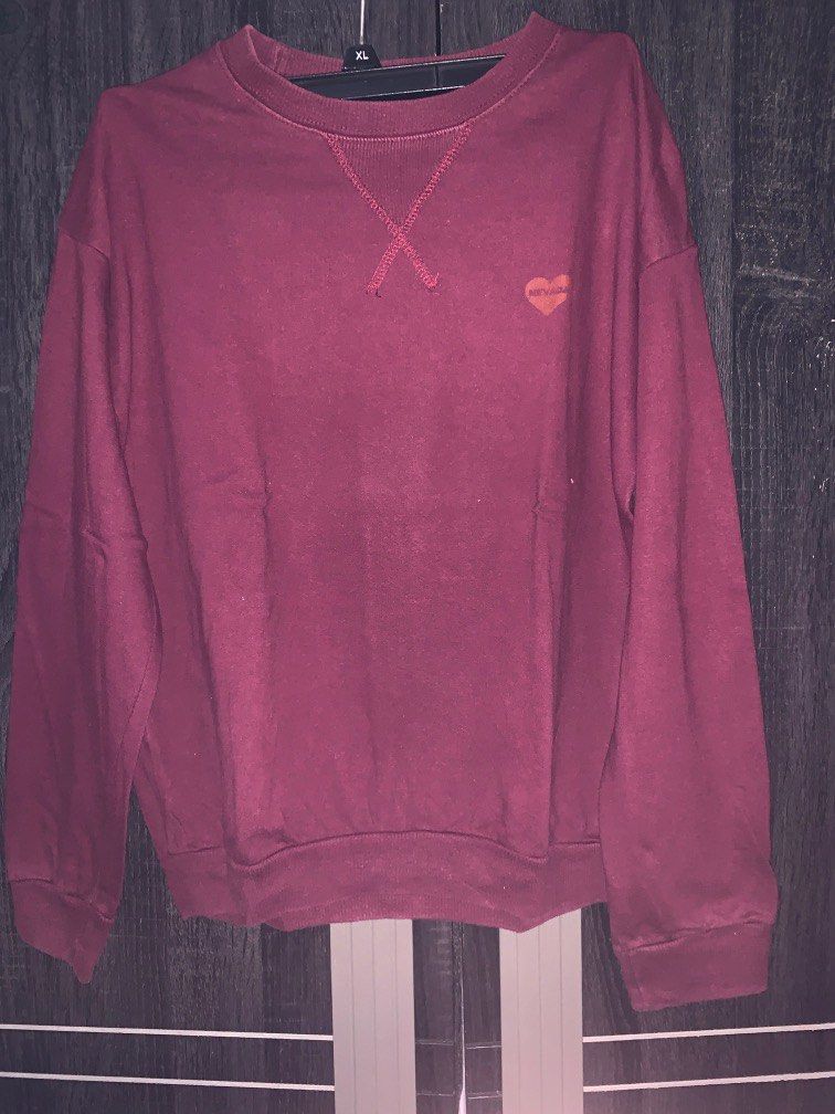 crew neck Nevada, Fesyen Wanita, Pakaian Wanita, Atasan di Carousell