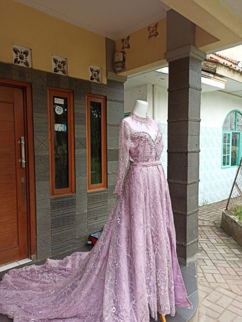 Gaun kebaya resepsi, Fesyen Wanita, Pakaian Wanita, Gaun & Rok di Carousell