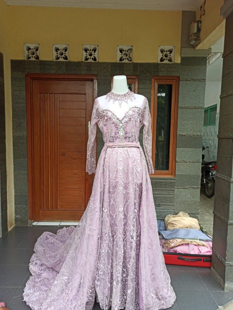 Gaun kebaya resepsi, Fesyen Wanita, Pakaian Wanita, Gaun & Rok di Carousell