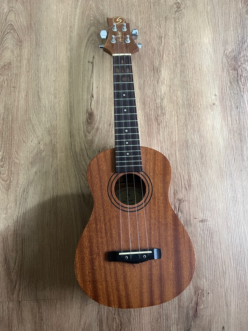 Greg Bennett Ukulele, Hobbies & Toys, Music & Media, Musical ...