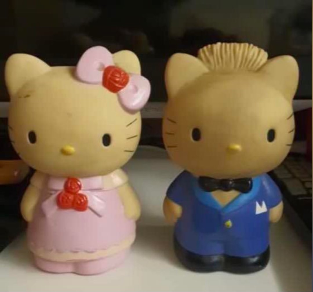 Hello Kitty & Mr Daniel Coins Bank, Hobbies & Toys, Memorabilia ...