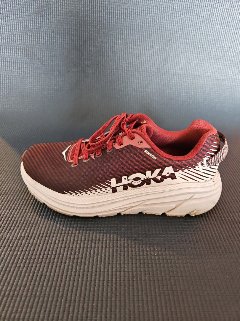 HOKA Rincon, Fesyen Pria, Sepatu , Sneakers di Carousell