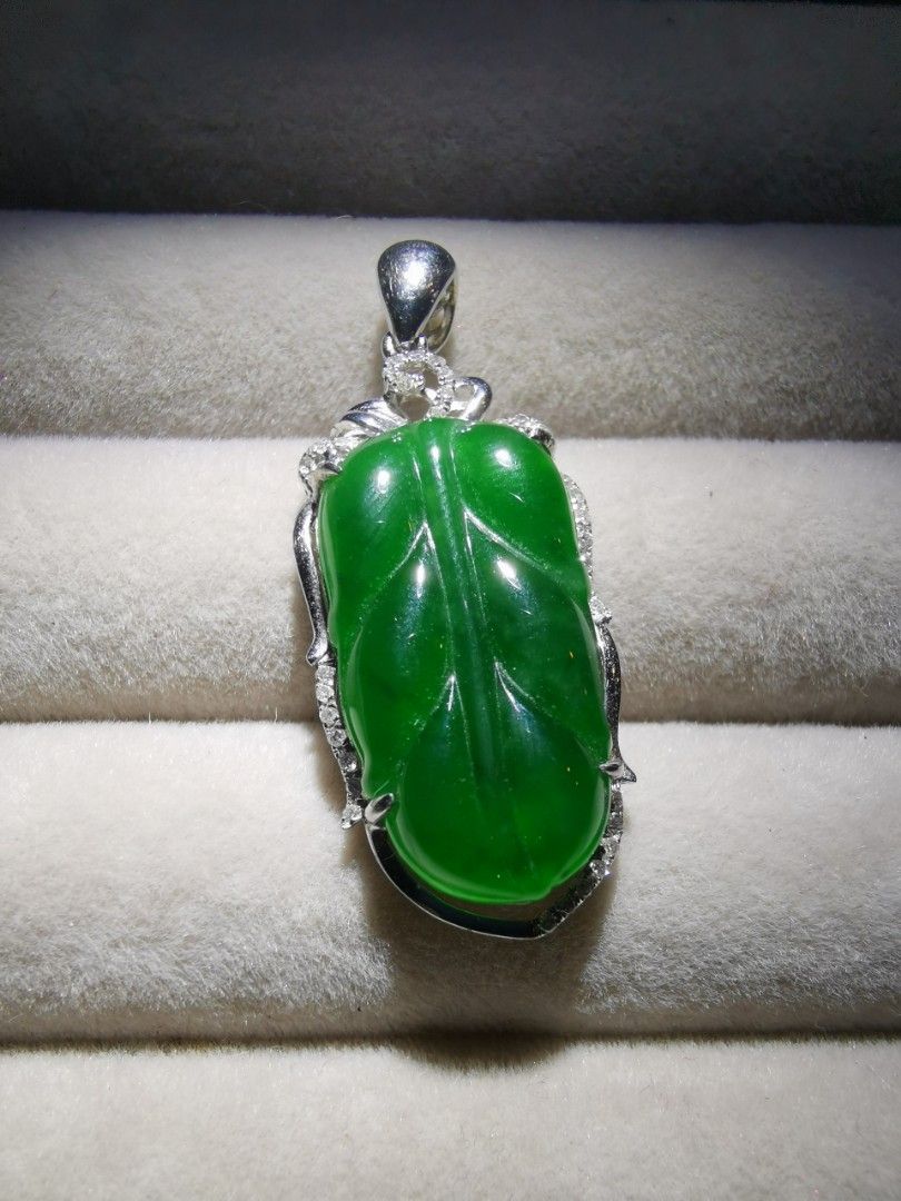 Imperial Green Jadeite Jade, 7.95 carats, price is for the gemstone ...