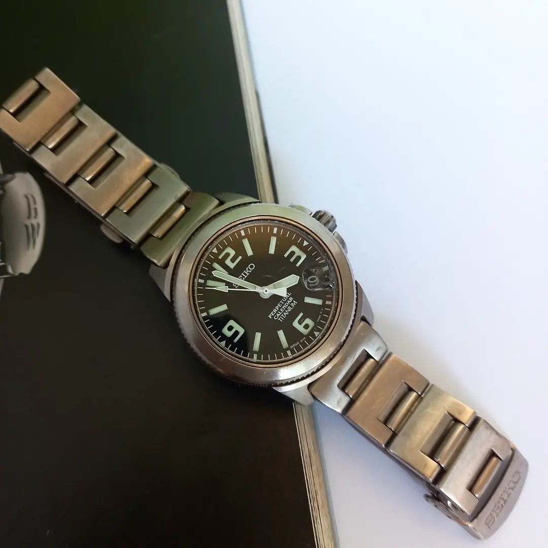 Jam tangan seiko 8f32-0360 perpetual calendar titanium, Fesyen Pria ...