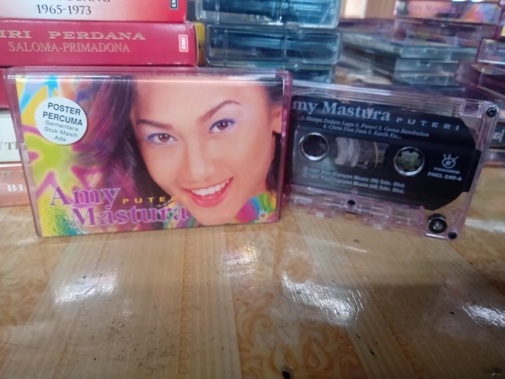 Kaset Amy Mastura - Puteri, Hobbies & Toys, Music & Media, CDs & DVDs on Carousell