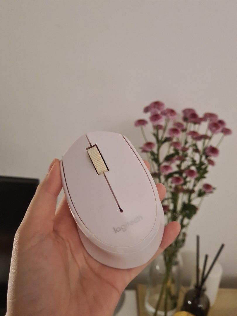 Logitech White wireless mouse, Computers & Tech, Parts & Accessories ...