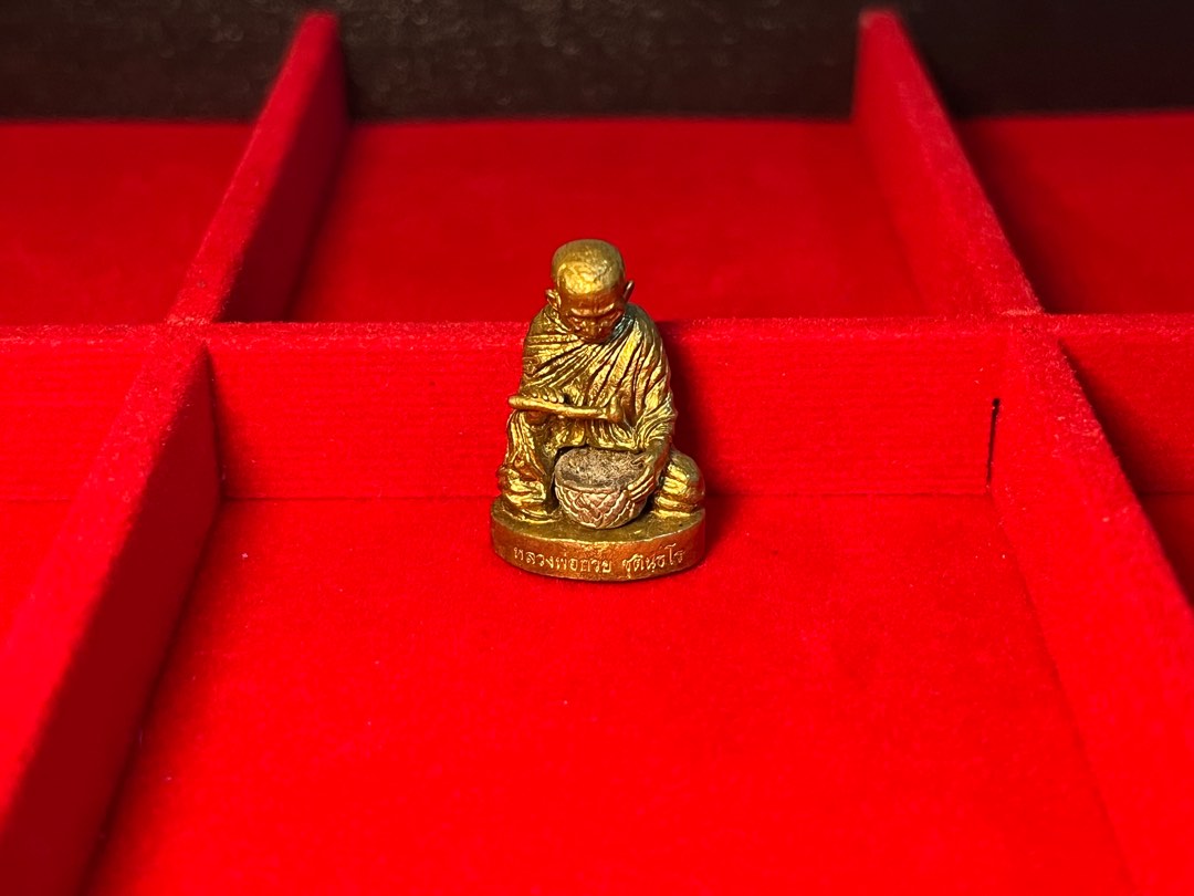 Lp Kuay Roop Lor 2561, Hobbies & Toys, Memorabilia & Collectibles ...