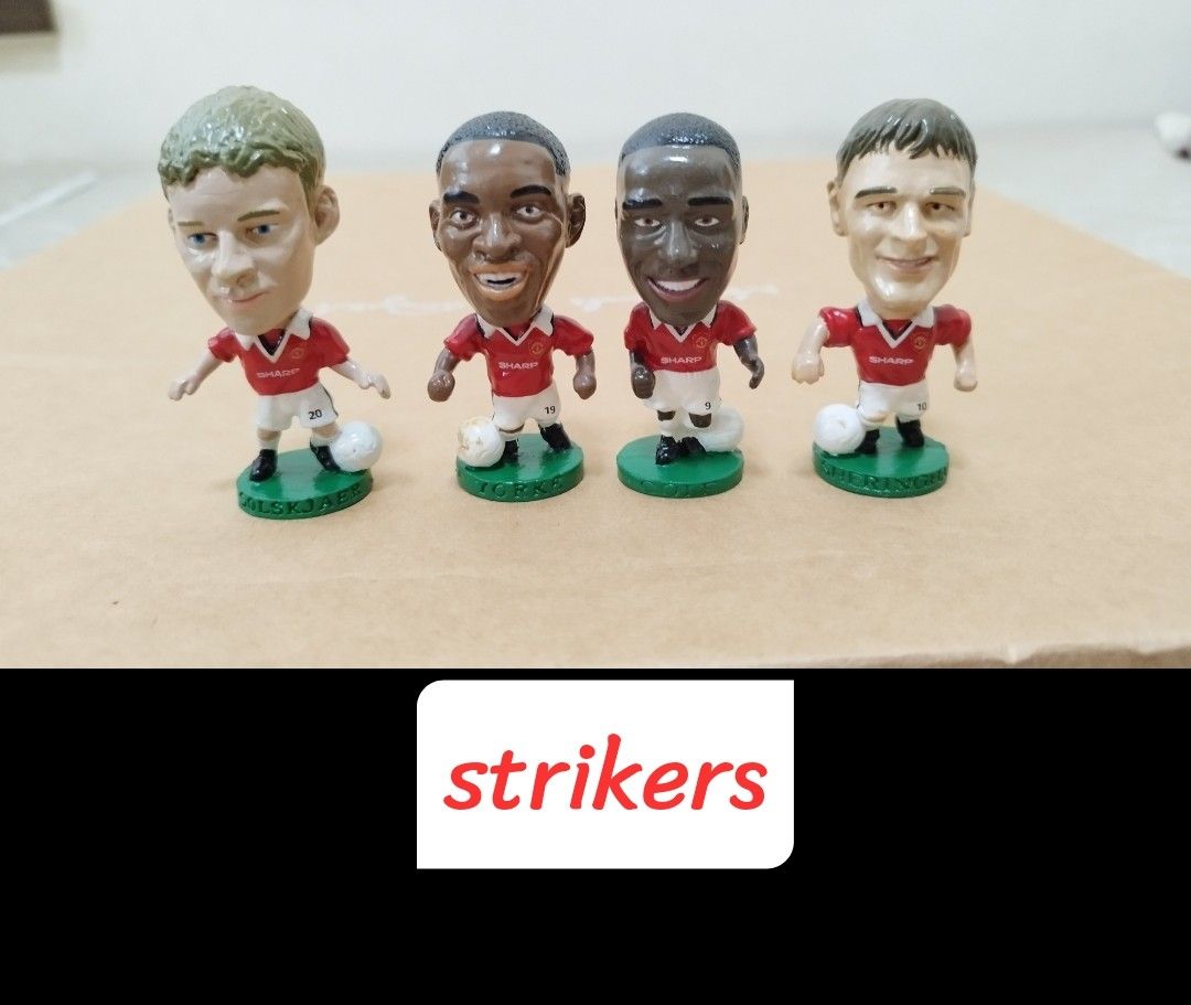 MANCHESTER UNITED - TREBLE CHAMPION 1999 players figurines ( 18 pcs ...