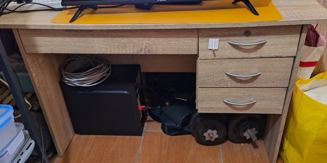 Mandaue Office / work table on Carousell