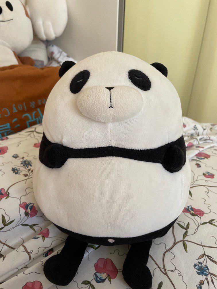 Miniso panda doll, 興趣及遊戲, 玩具 & 遊戲類 - Carousell