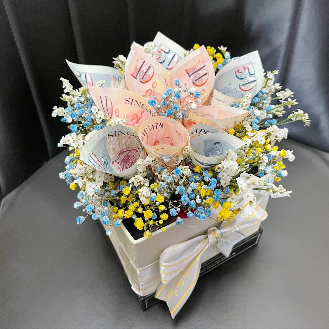 Money bouquet box, Hobbies & Toys, Stationery & Craft, Flowers ...