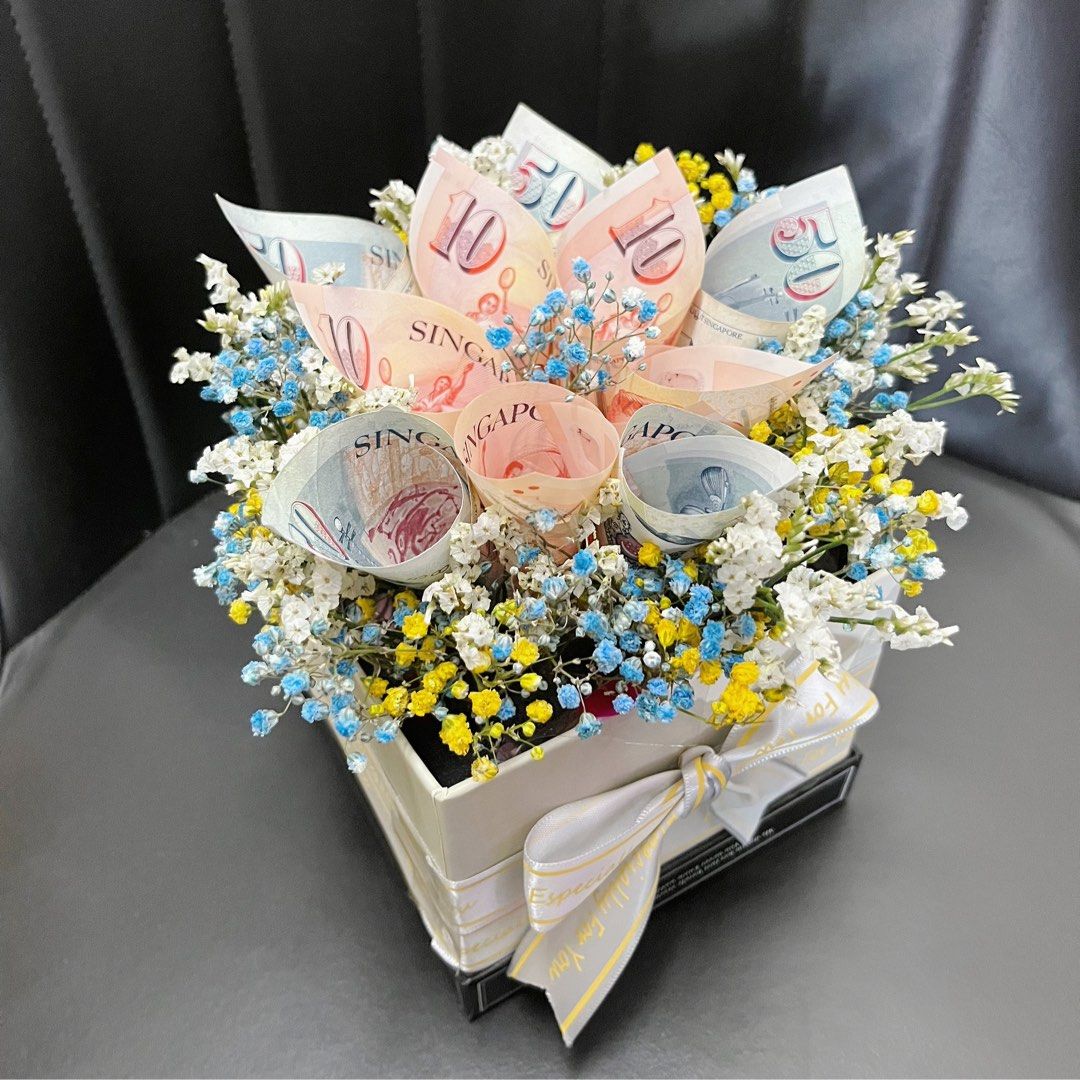 Money bouquet box, Hobbies & Toys, Stationery & Craft, Flowers ...
