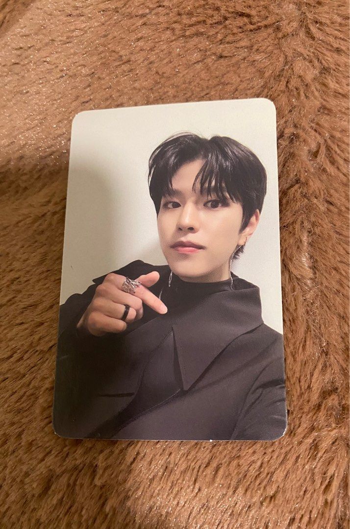 wts/lfb CLEARANCE! NCT / Blackpink / Stray Kids / Astro glitch mode ...
