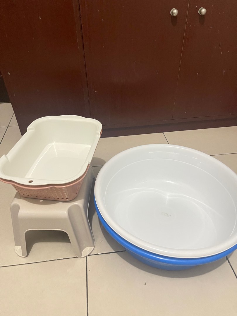 Planggana, small chair, and baskets on Carousell