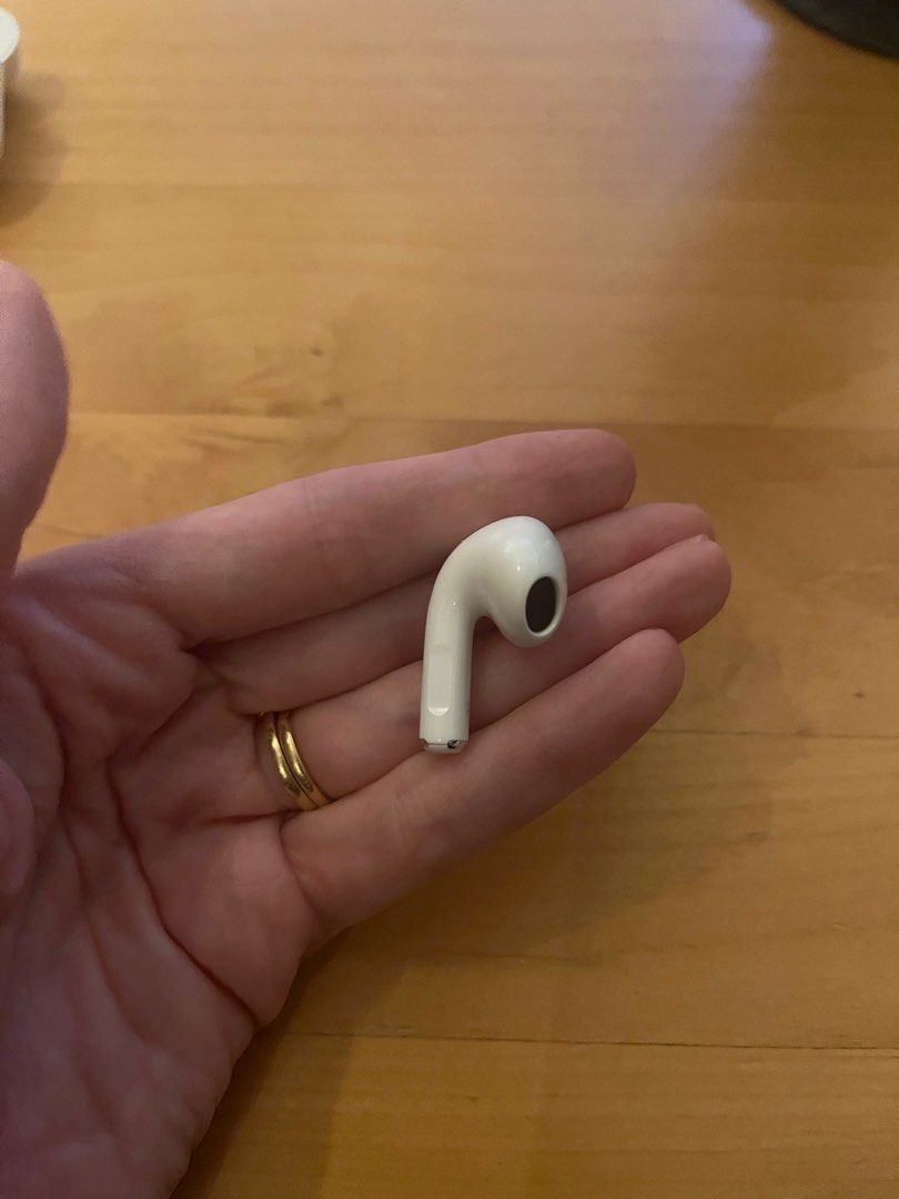 Right side AirPod Gen 3, Audio, Earphones on Carousell