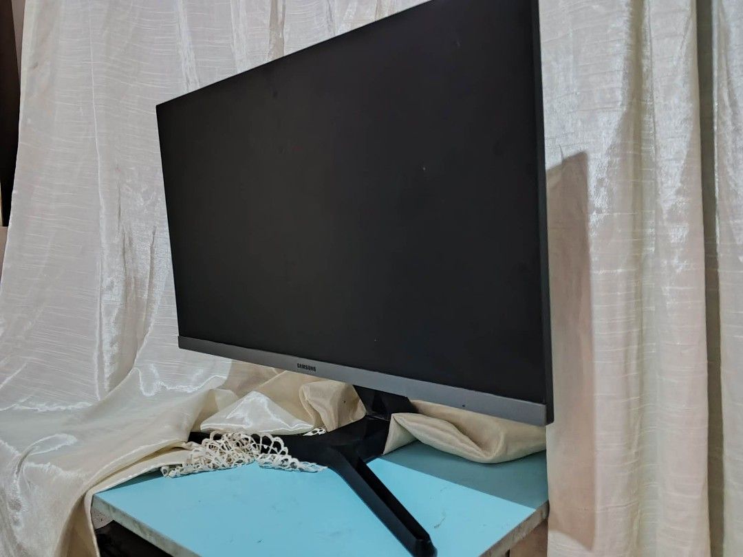 Samsung Frameless Monitor, Computers & Tech, Desktops on Carousell
