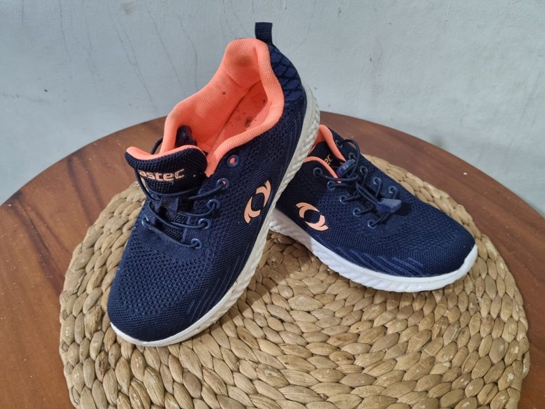 Sepatu astec, Fesyen Wanita, Sepatu di Carousell