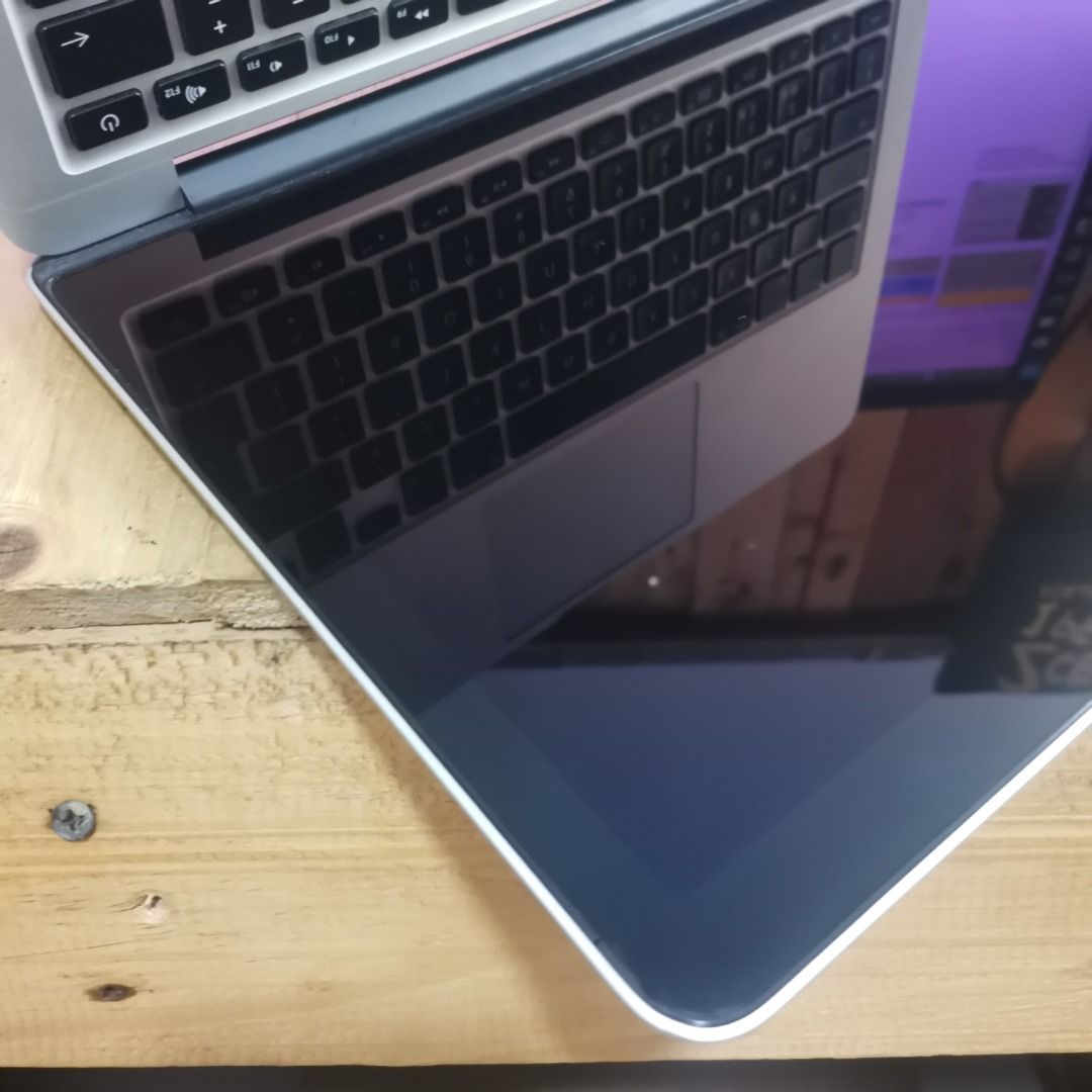 STAINGATE MACBOOK PRO SCREEN CLEANING | Repair Baiki iPhone iPad ...