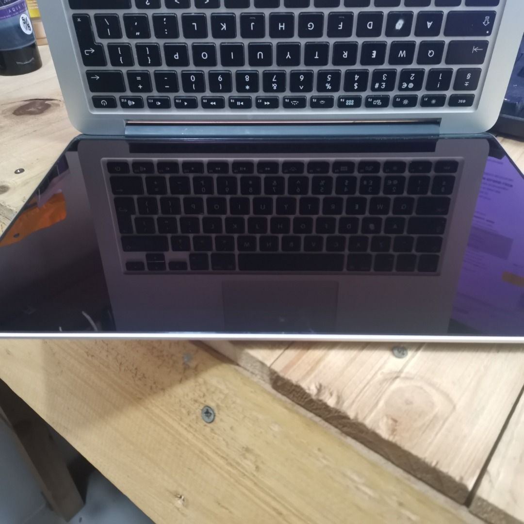 STAINGATE MACBOOK PRO SCREEN CLEANING | Repair Baiki iPhone iPad ...