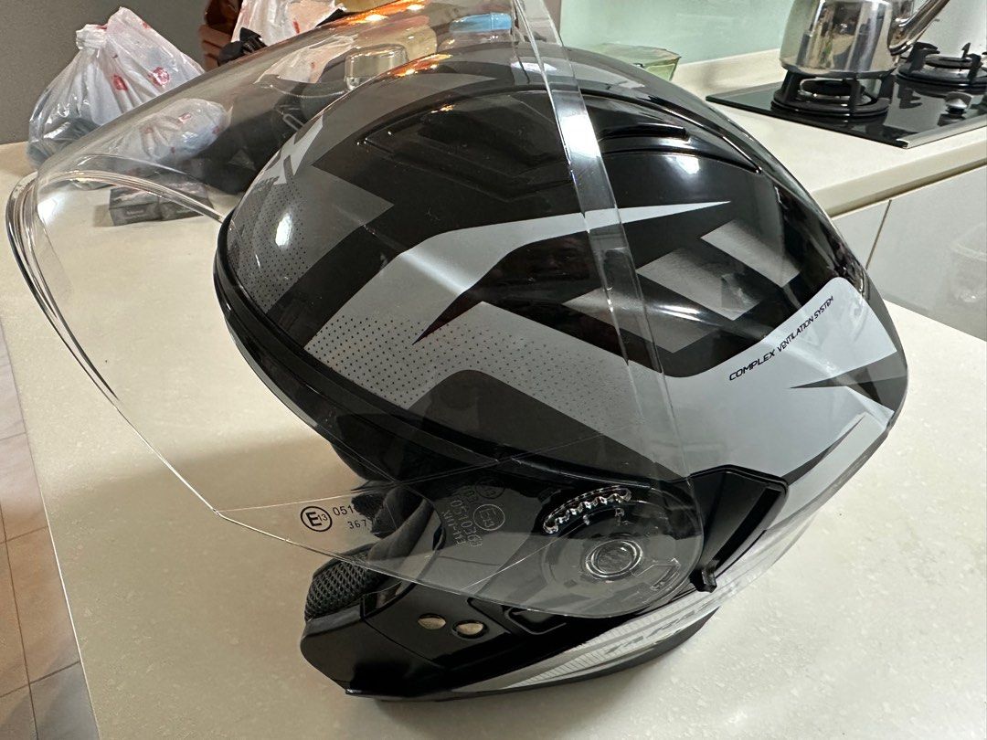 Taraz helmet L size for sale, Motorcycles, Motorcycle Apparel on Carousell