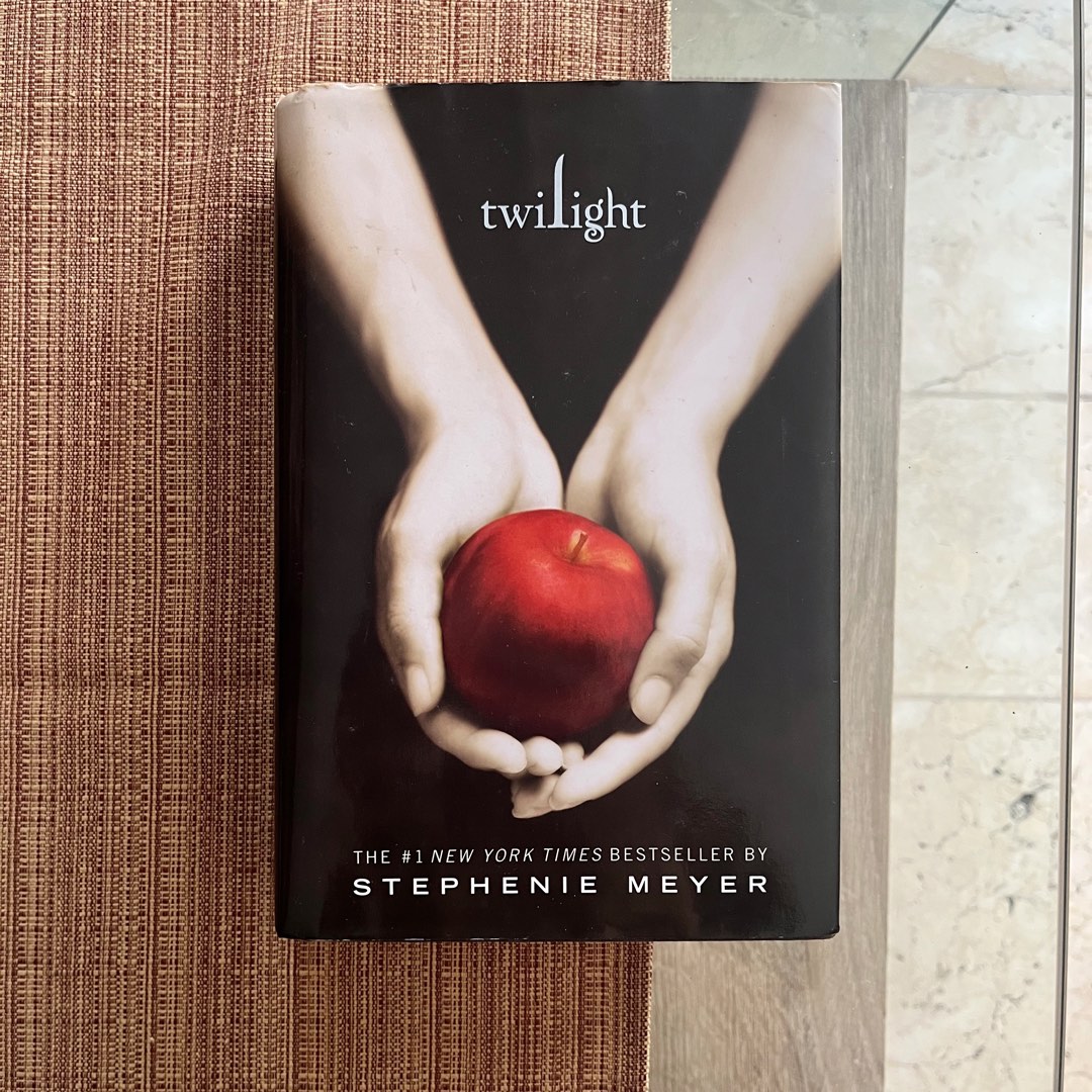 Twilight Hardcover (Book One), Hobbies & Toys, Books & Magazines ...