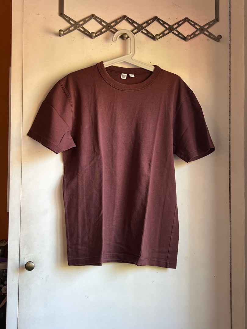 Uniqlo box tee maroon on Carousell