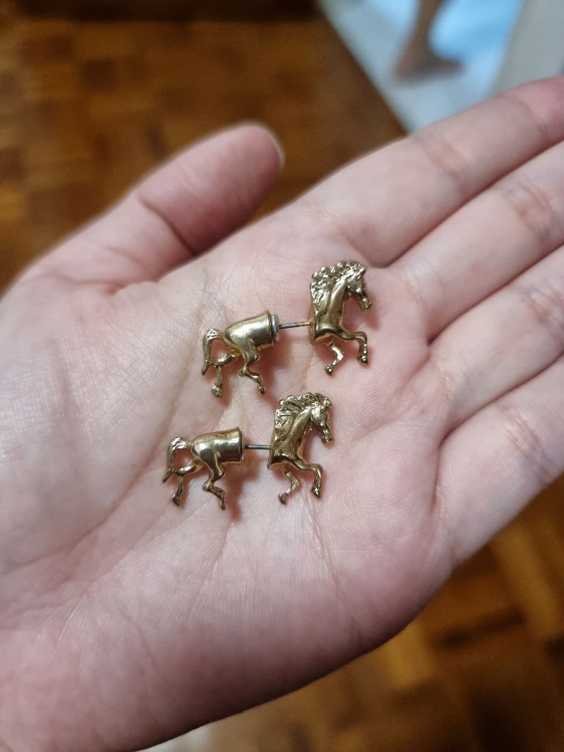 Used costume jewelry blind box, Women's Fashion, Jewelry & Organisers ...