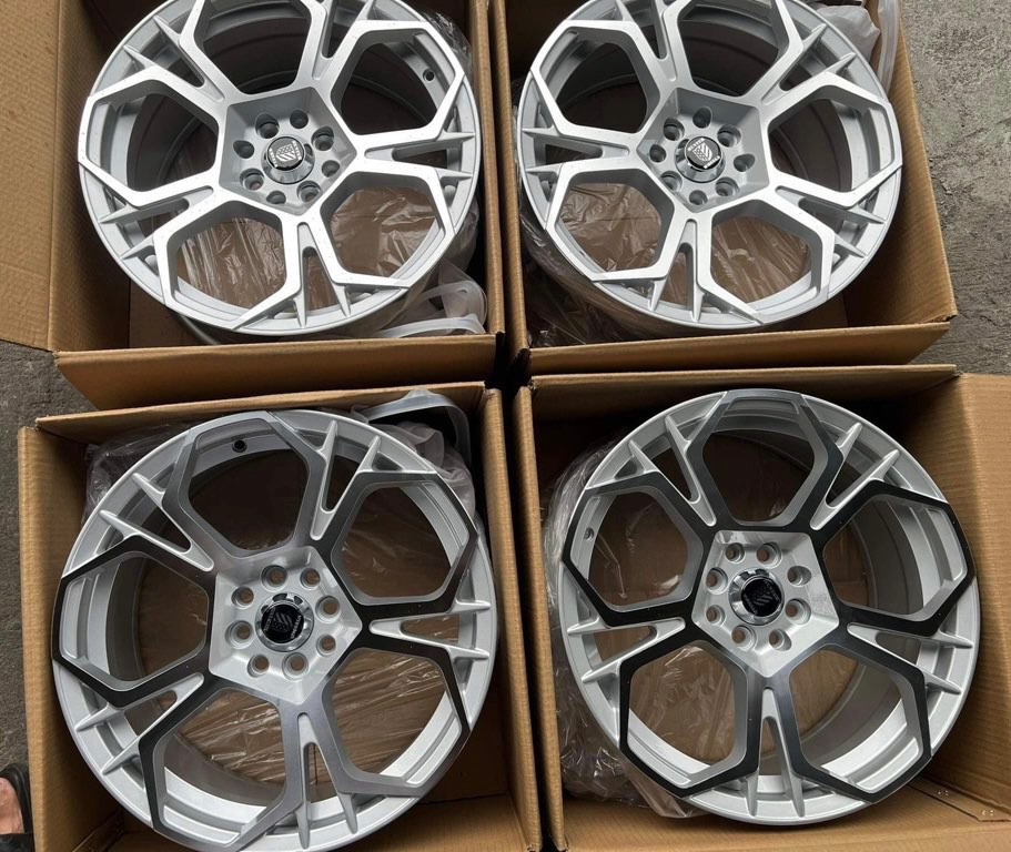 17” Hunterwheels Z0422 Silver Polish Mags 4Holes pcd 100-108 silver ...