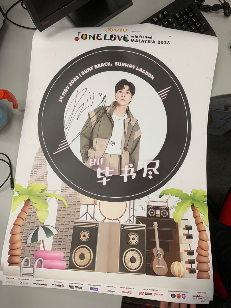 珍藏親筆簽名 歌手演員畢書盡 bii 海報 poster Viu One Love Asia Festival 2023 Malaysia ...